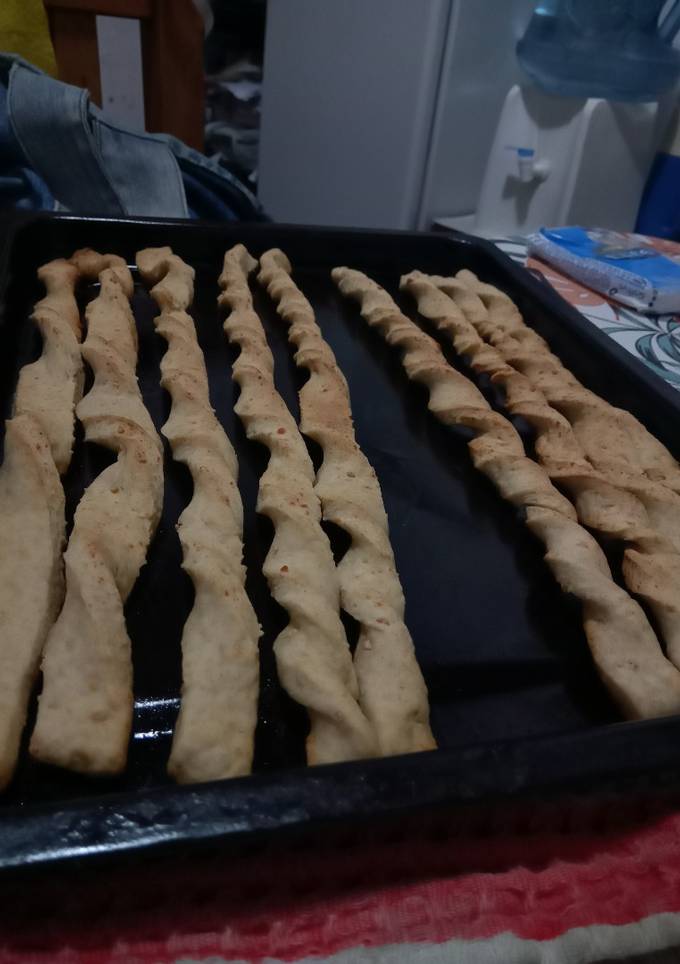 Grisines con queso rallado Receta de Marisa Cepeda- Cookpad