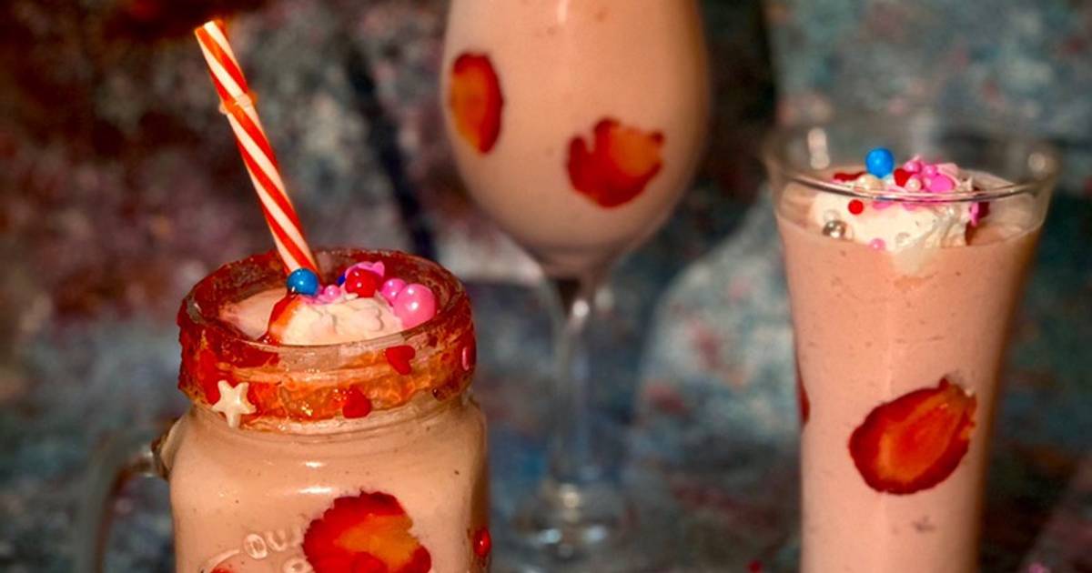 Strawberry smoothie Recipe by Chef Urwat👩‍🍳 - Cookpad