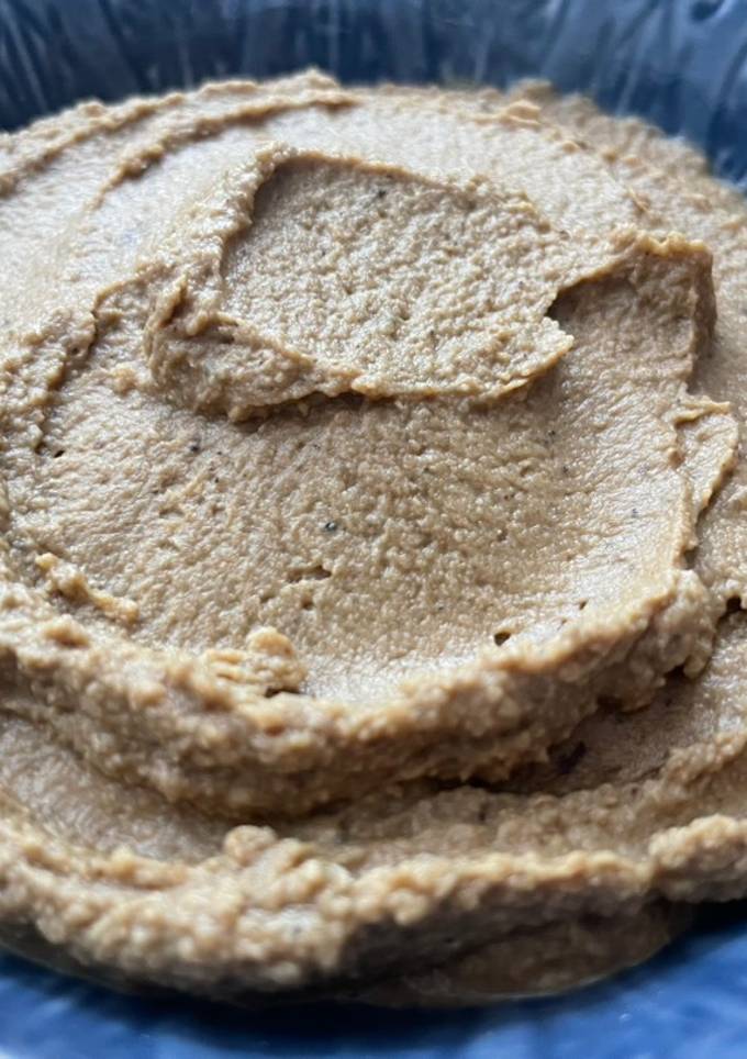 Hummus de garbanzo con salsa de trufa y ajo negro Receta de Irene - Cookpad