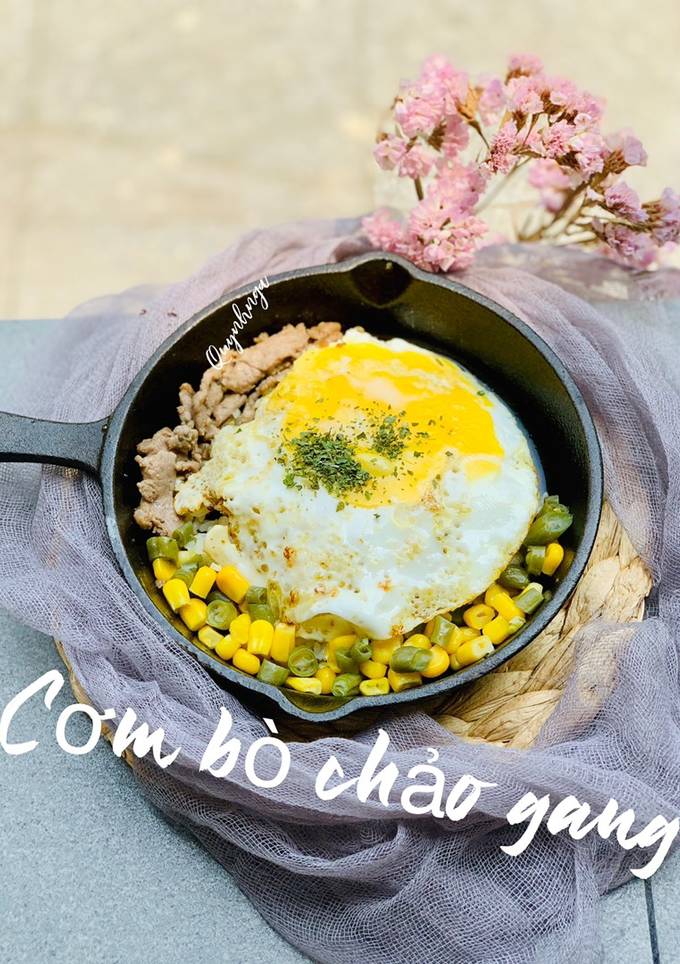 Cách Làm Món Cơm bò chảo gang của Quỳnh Nga - Cookpad