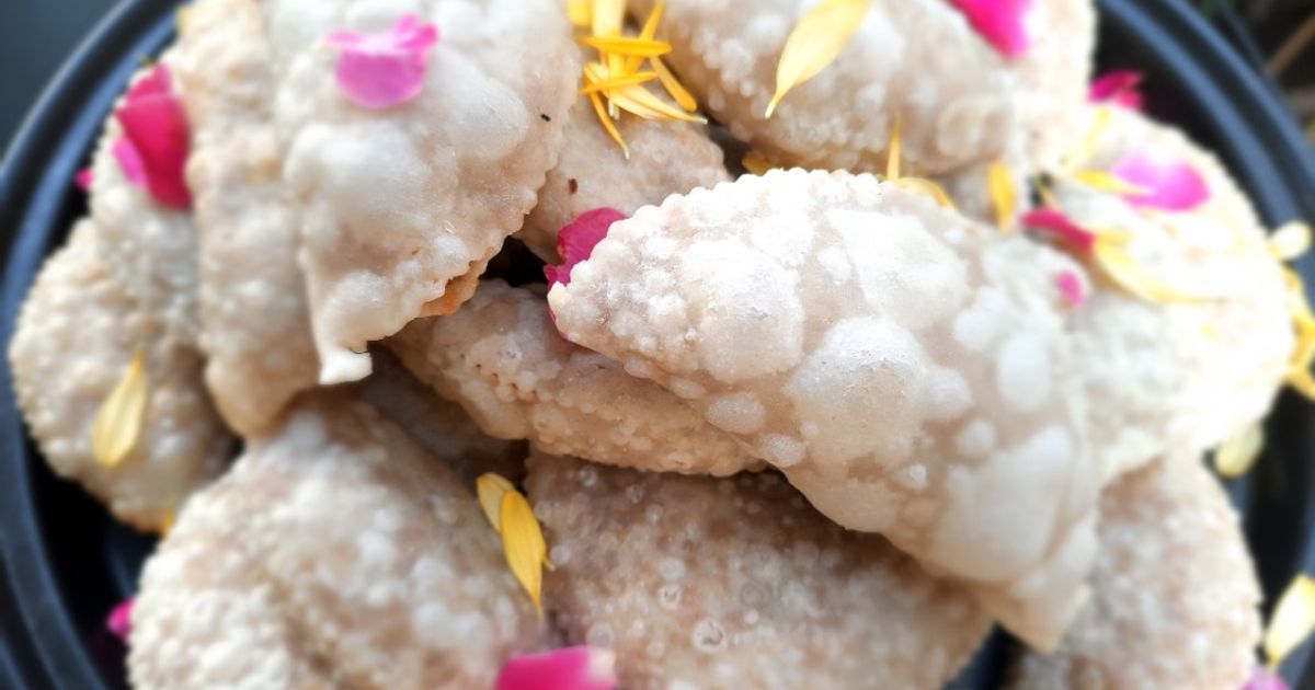 नागपंचमी स्पेशल खुसखुशीत गुळाची करंजी (Gulachi Karanji Recipe In ...