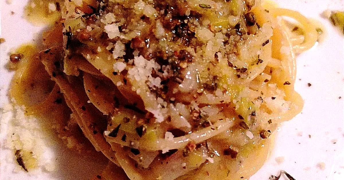 Ricetta Spaghetti Cipollotto Pepe Nero Tostato e Rosmarino di ...