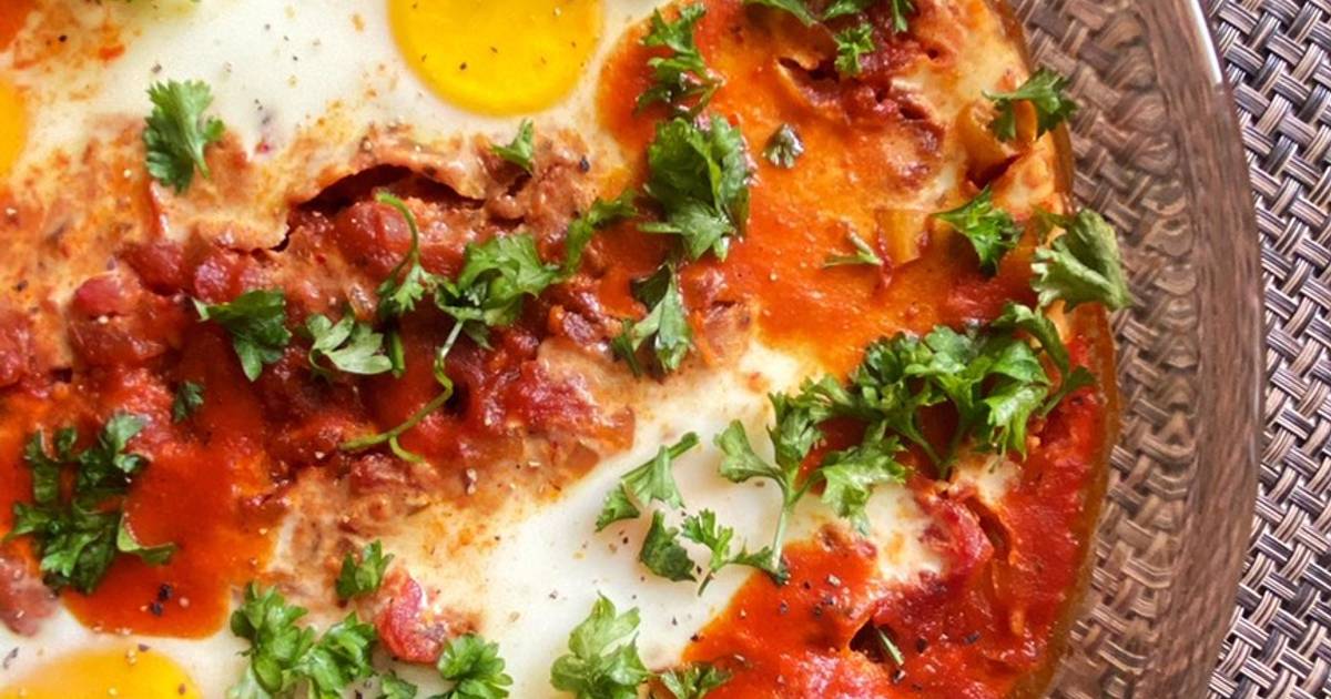 Shakshouka (Eggs in Spicy Tomato Sauce) Recipe by Sathish Pnrchlvm ...