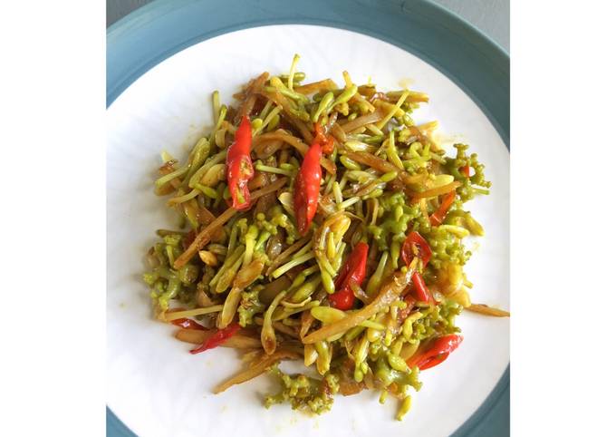 Resep Oseng kembang kates/bunga pepaya oleh rimaulin - Cookpad