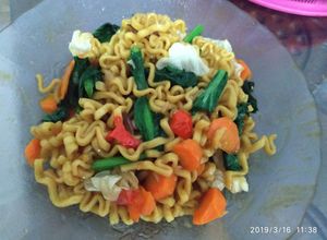 Resep mie goreng burung dara kol wortel rumahan enak dan mudah - Cookpad