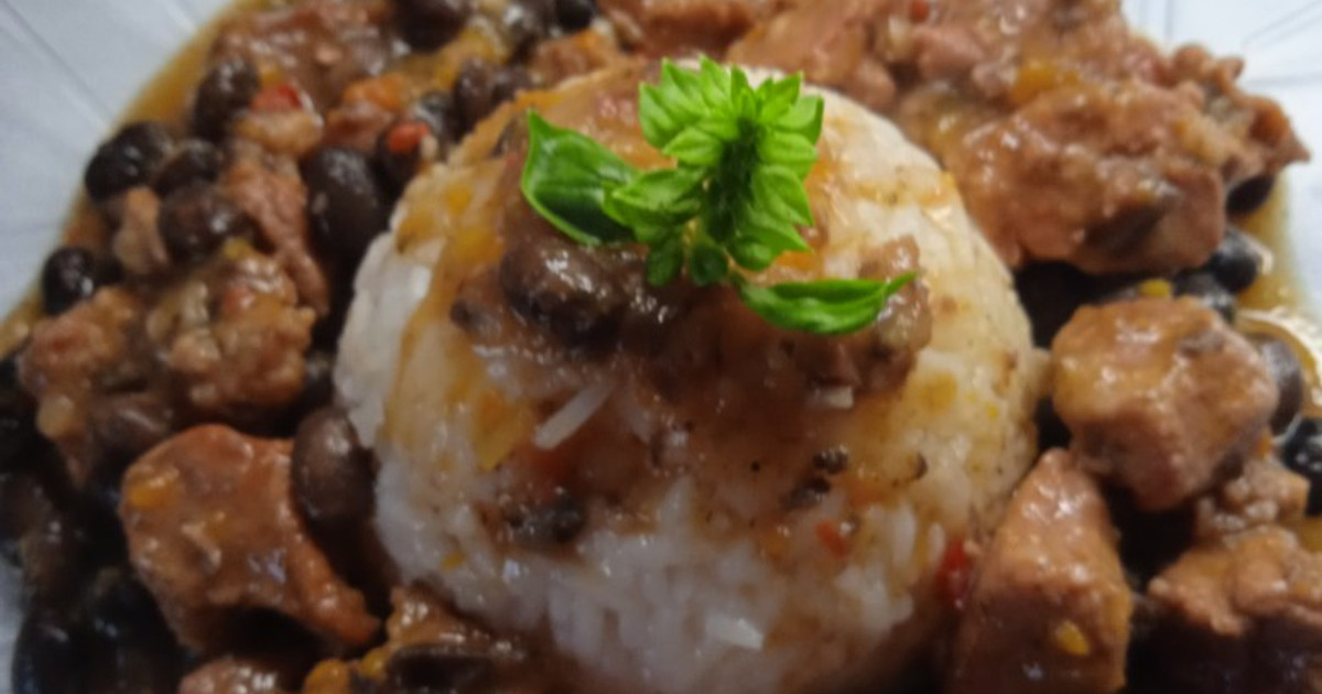 Guiso De Porotos Negros Con Cerdo, Chorizo Y Panceta Receta de Marion ...
