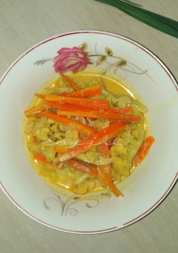 Resep Sayur Santan Bunga Kol & Wortel oleh Enggal 👩 - Cookpad