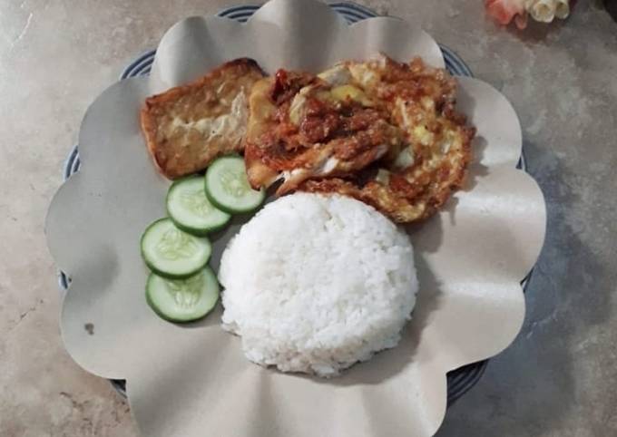 Resep Ayam telur penyet oleh Ani Brilian - Cookpad