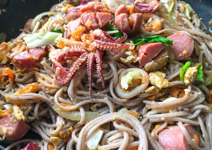 Resep Tako Soba (Fried Japanese Noodle with Octopus) | Seafood Noodle ...