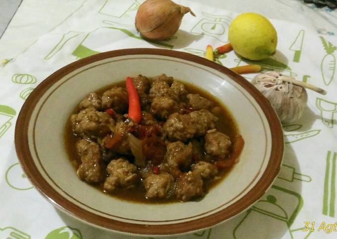 Resep Bola Bola Daging Sapi Asam Manis Pedas oleh Pawon Ndeso Artikah ...