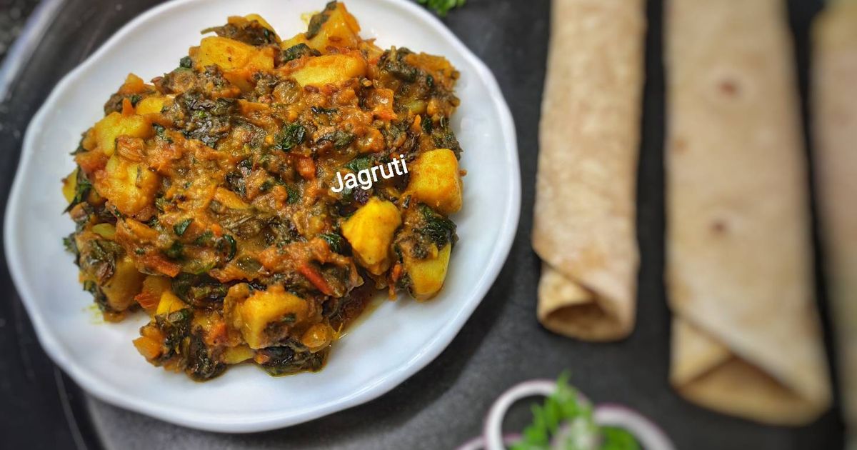 Lasooni Aloo Palak !! Recipe by Jagruti Manish (Dalwadi) Shah - Cookpad