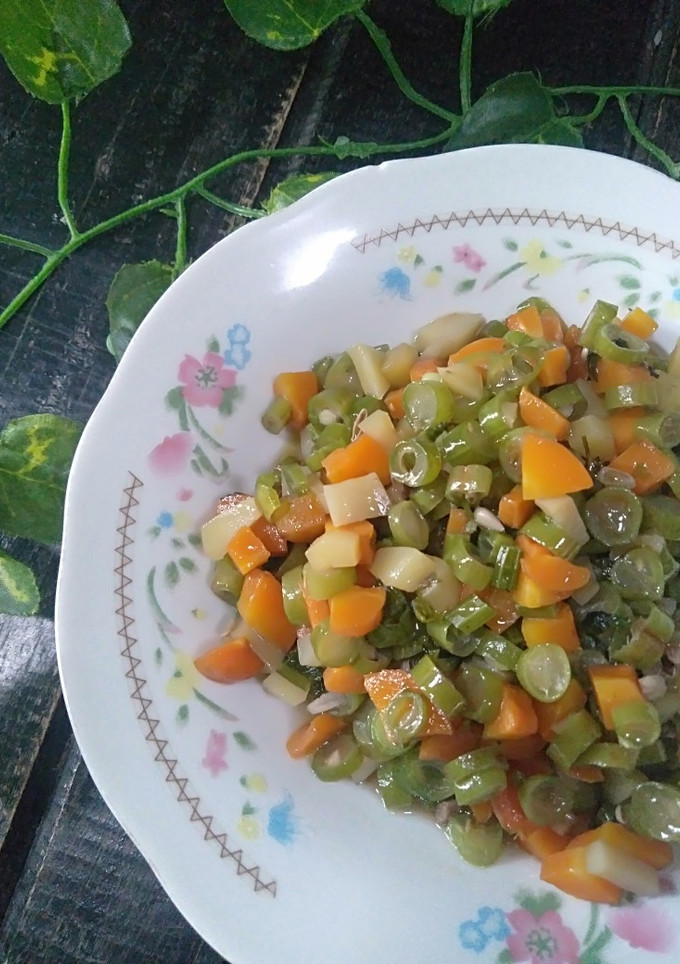 Resep Tumis Kentang Wortel oleh Umi rama - Cookpad