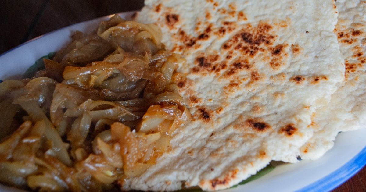 Ricetta Pol Roti Srilankesi Con Cipolla Stufata di ali - Cookpad