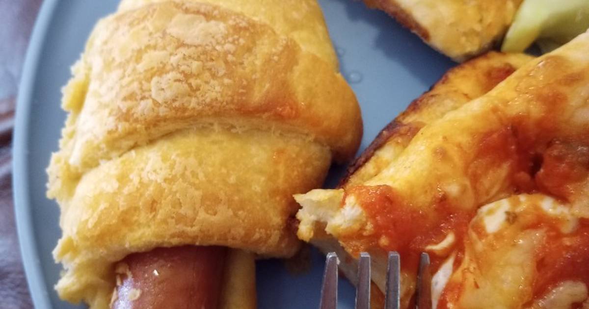 Cheesy Croissant Dogs Recipe by skunkmonkey101 - Cookpad