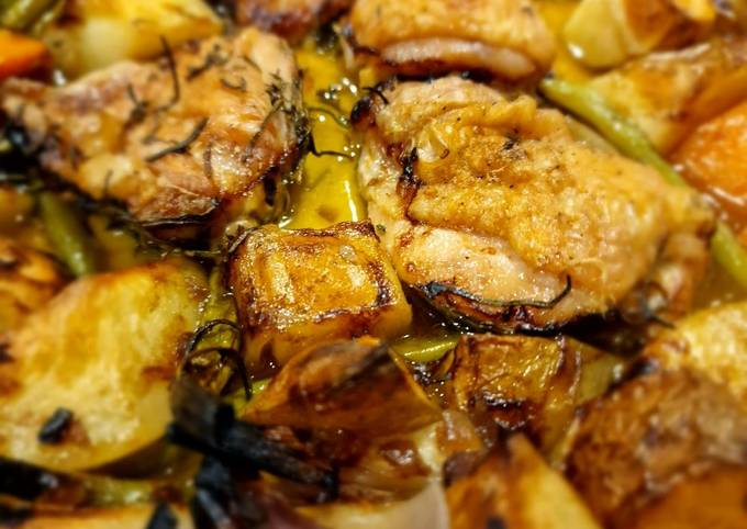 Chicken Tray Bake Recipe by Foodiegeektrish - Cookpad