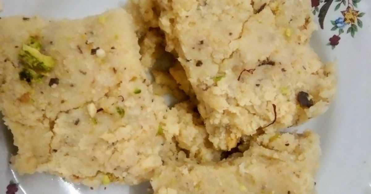 Kesar Coconut Burfi Recipe by Krishna Biswas - Cookpad