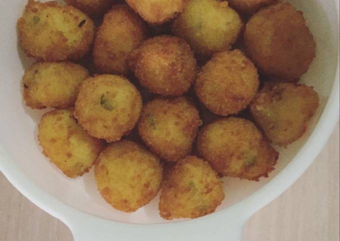 Resep Bola Kentang Keju ala Richeese oleh bela retmalantika - Cookpad
