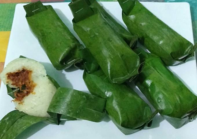 Resep Lemper isi ayam serundeng oleh Sofia - Cookpad