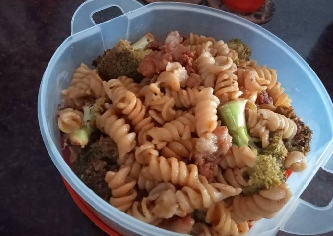 Fideos con brócoli Receta de Noelia Agaras- Cookpad