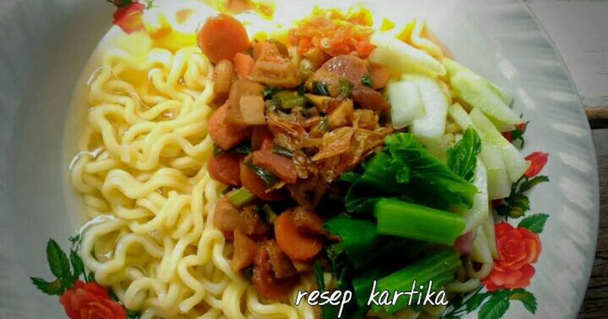 Resep Mie ayam jamur sosis (tanpa ayam) oleh Nurlaila Kartika S - Cookpad
