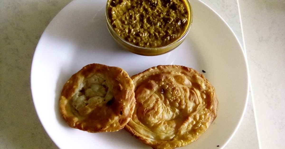 Deep Fried Parota With Thick Chalna Recipe by sumithra jayaraj - Cookpad