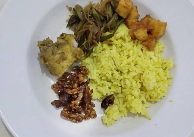 Resep Nasi Kuning Rice Cooker oleh Karenina - Cookpad