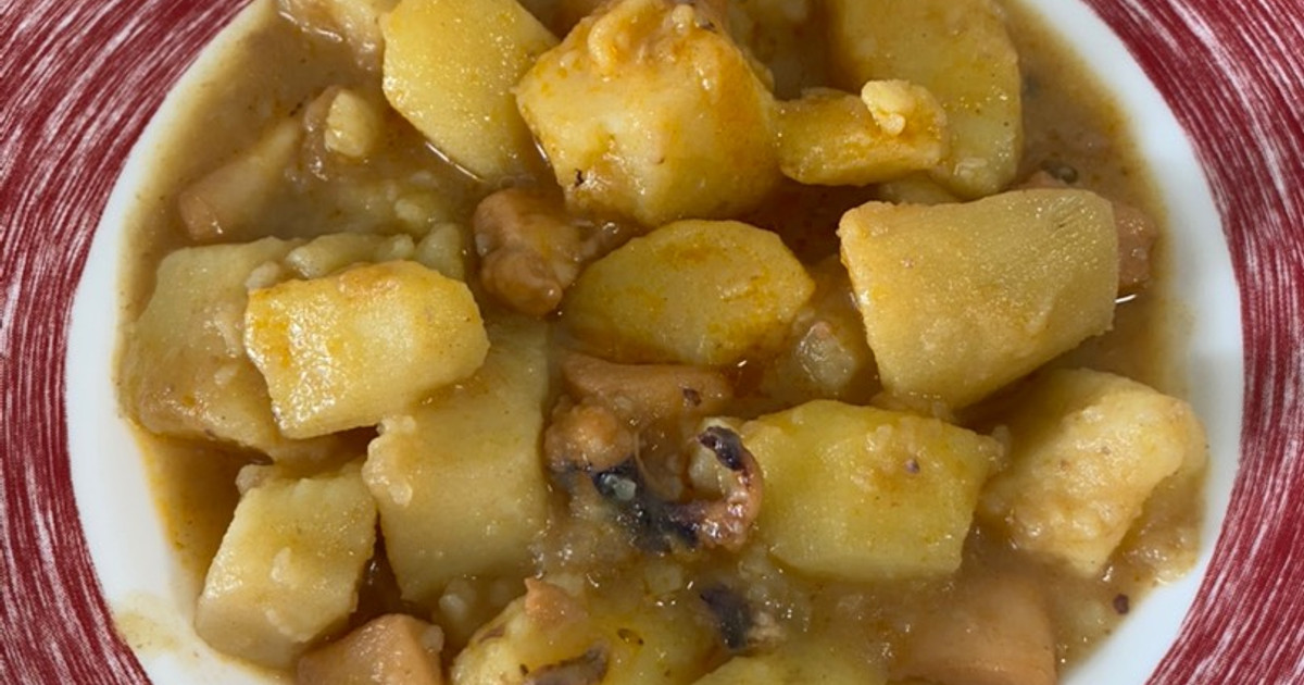 Patatas Con Chocos Receta de Noemi Martin-Bejarano Guzman- Cookpad