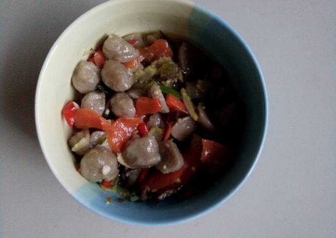 Resep Tumis putren dan jamur bakso oleh Ratih Windarukmi - Cookpad
