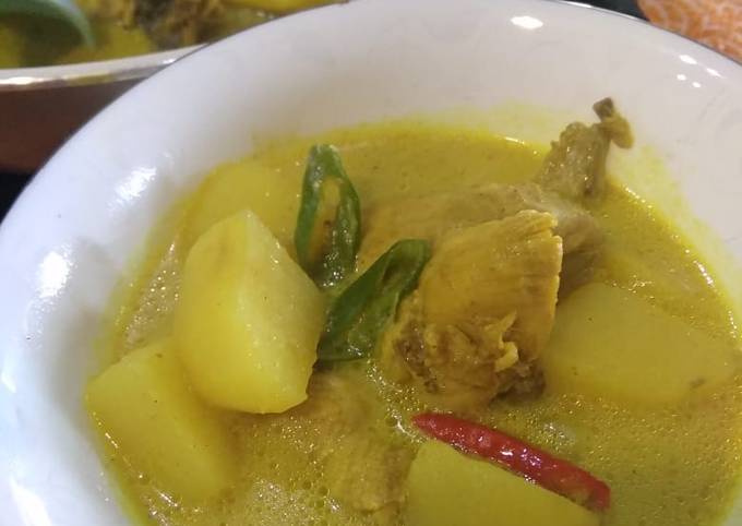 Resep Opor ayam kuning oleh Senja - Cookpad