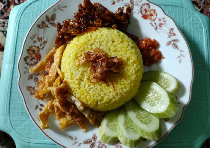 Resep Nasi Kuning Simpel dan Sederhana oleh ulfa Andriani - Cookpad