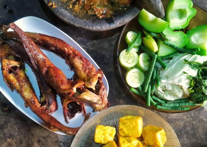 Resep Nyeruit menu set khas Lampung oleh Saluna Mahira - Cookpad