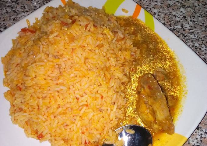 Jollof rice with chicken pepper sp Recipe by Zeesag Kitchen - Cookpad
