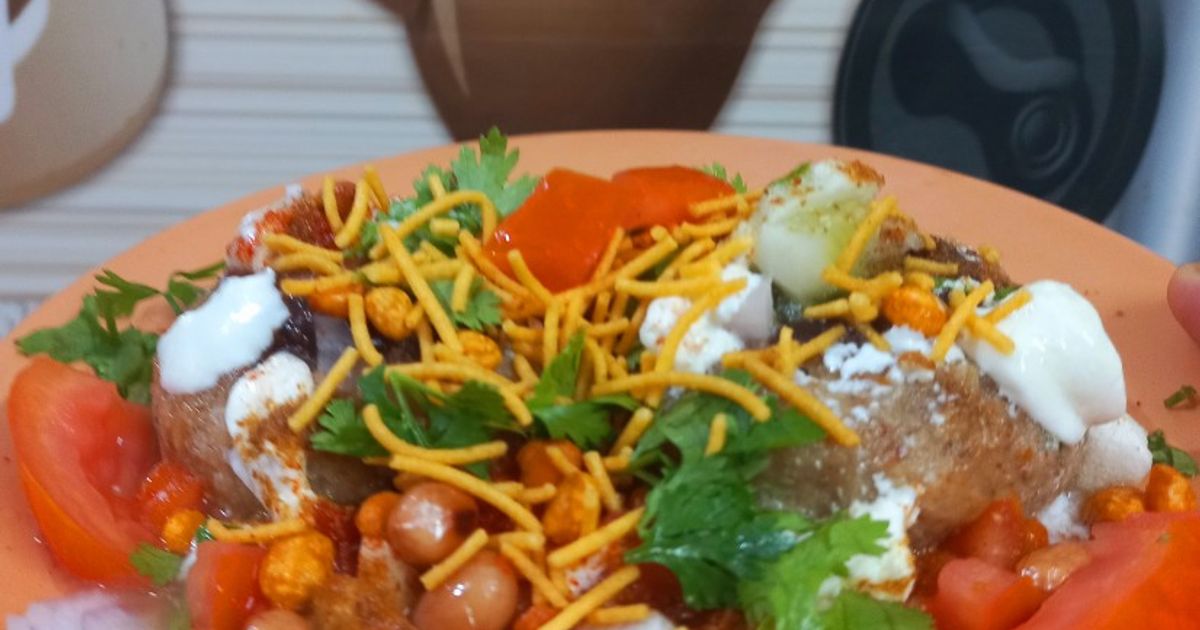 आलू टिक्की चाट (Aloo Tikki Chaat Recipe In Hindi) रेसिपी बनाने की विधि ...