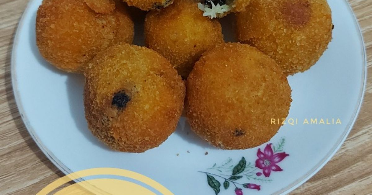 Resep bola bola ubi kuning isi coklat rumahan enak dan mudah - Cookpad