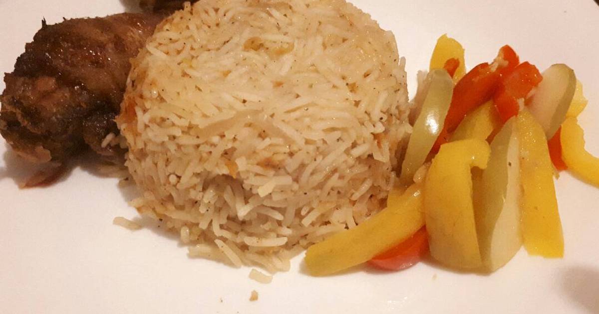 Jollof rice served with baked chicken Recipe by Coretta Kai - Cookpad