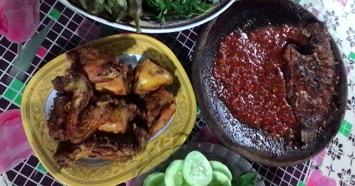 Resep Ayam Goreng Ungkep Dan Sambal Terasi oleh eka novianty - Cookpad