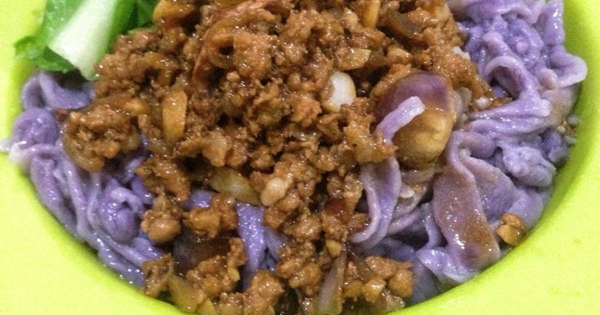 Resep Bakmi Janda (Mie Ungu Homemade) oleh CeLii Novitaa - Cookpad