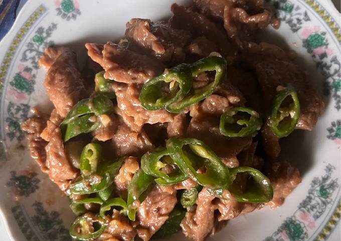 Resep Tumis daging cabe hijau oleh Naelul Mona - Cookpad