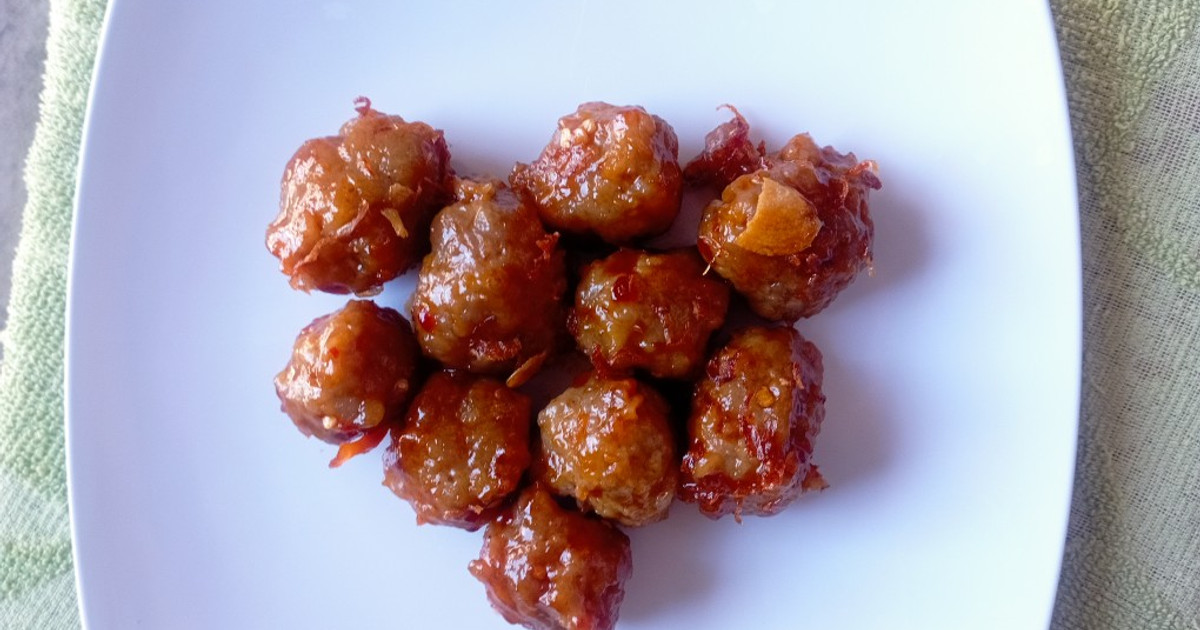 Resep Baso Sapi Isi Sosis Saus Pedas oleh Miftahul Jannah - Cookpad