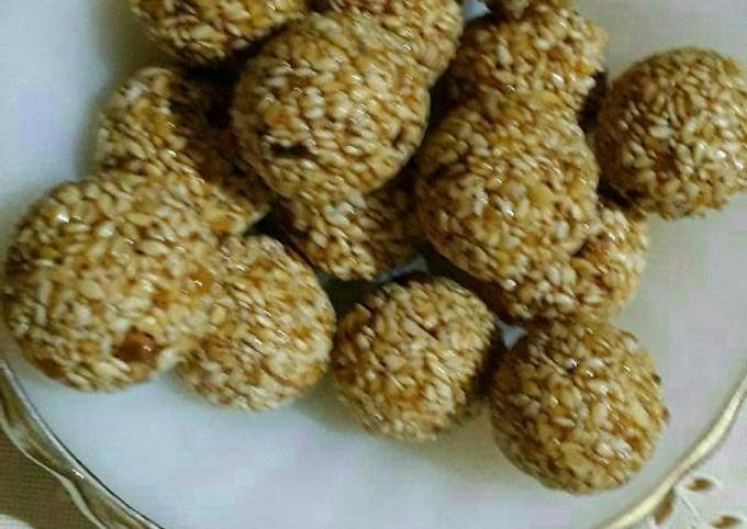 Til gur ke ladoo Recipe by Nita Bhatia - Cookpad