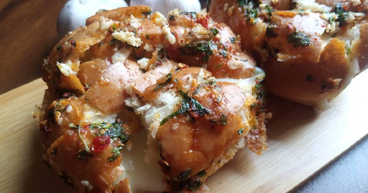 Cheesey Garlic Bread/Bun Recipe by Man o Salwa By Neelam Saleem - Cookpad