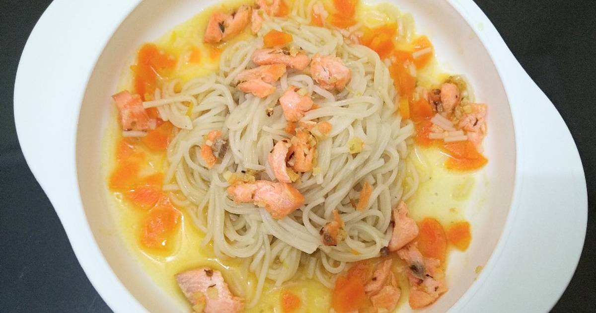 Resep Misua with salmon mpasi 12+ oleh Vinia Anggraini - Cookpad