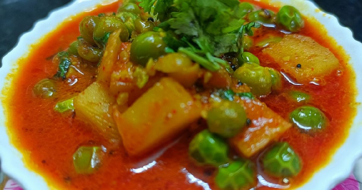 आलु मटार भाजी (Aloo Matar Bhaji Recipe In Marathi) रेसिपी Sushma ...