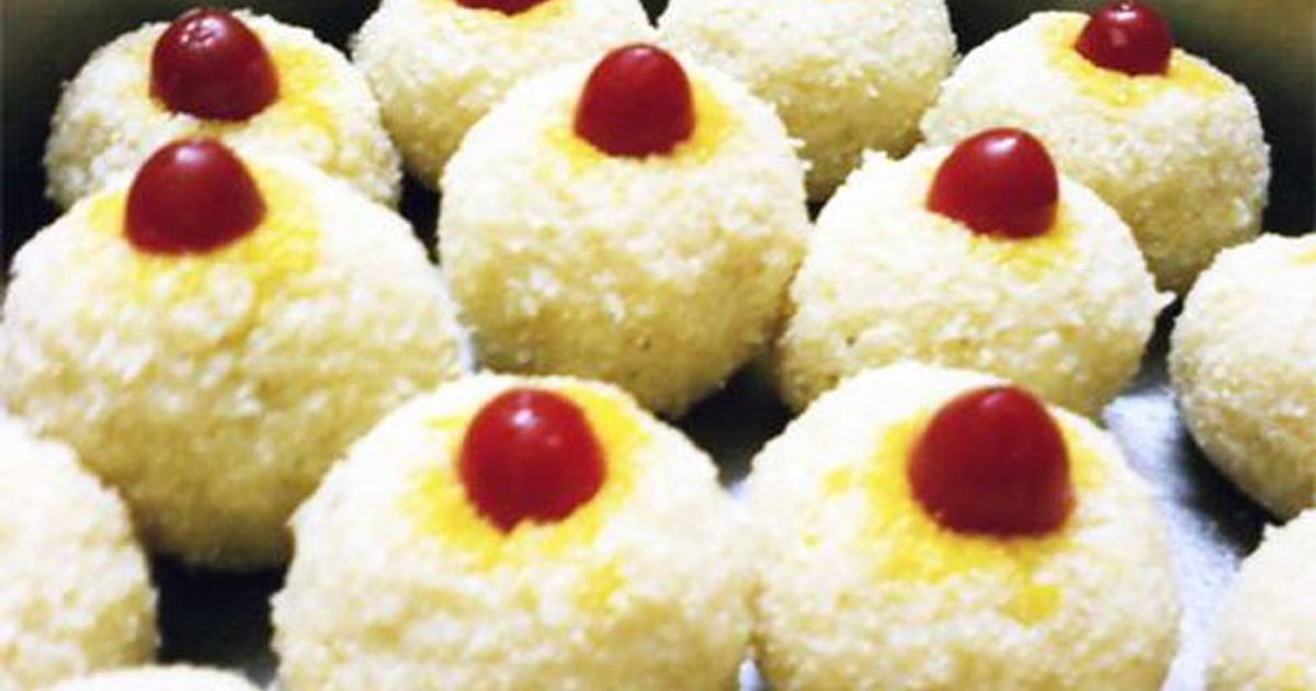 Fresh Coconut Ladoo Recipe by renu jain - Cookpad