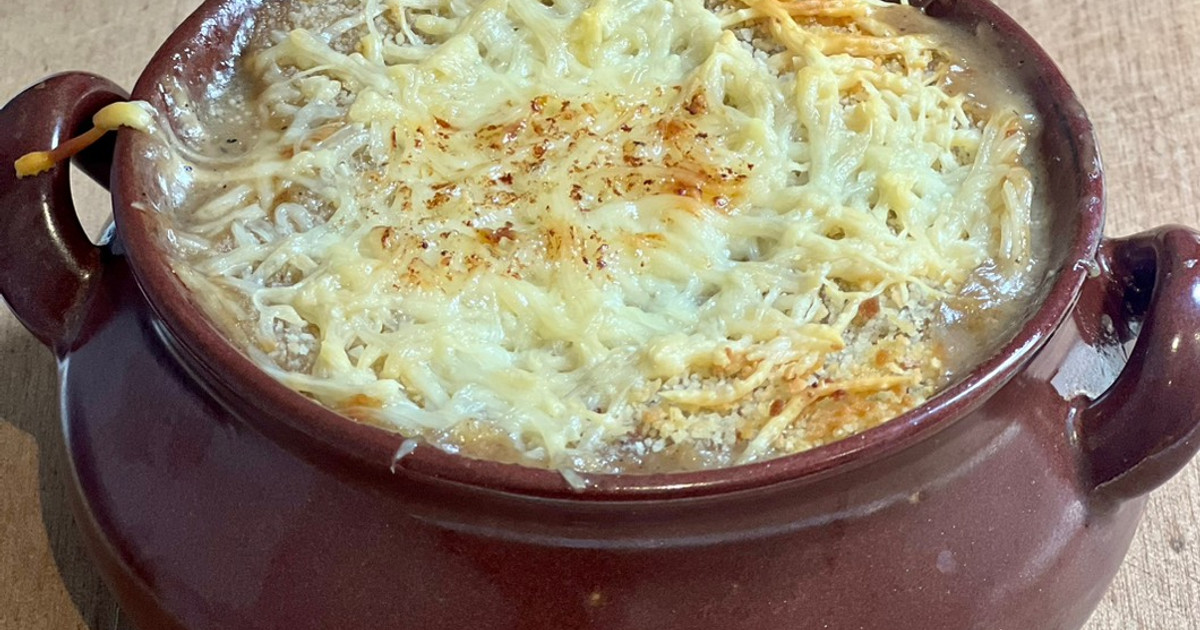 Hélène's French Onion Soup Gratinée Recipe by hélène et marmelade