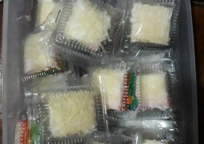 Resep Rainbow cake mini oleh Emaknya Rayhan - Cookpad