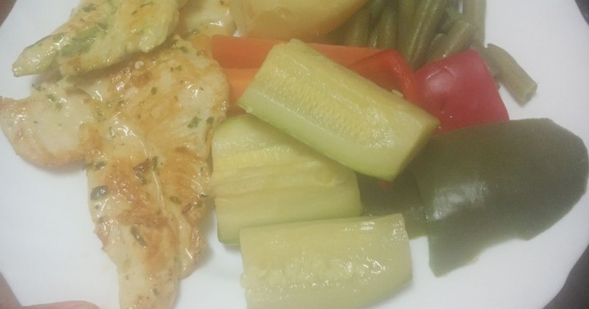 Pechuga De Pollo Adobada Al Ajillo A La Plancha Con Menestra De ...