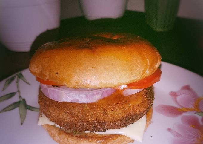 Aloo tikki burger Recipe by Monica Rangaswamy - Cookpad