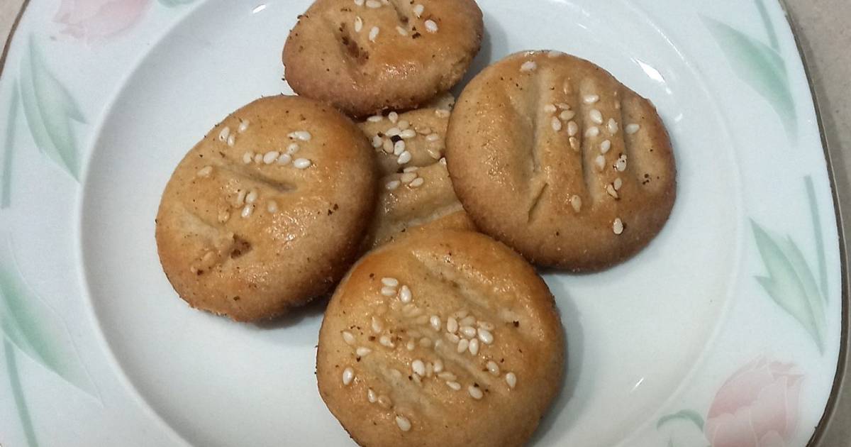 Diet biscuits whole wheat flour sa Recipe by Kulsoom Bukhari - Cookpad