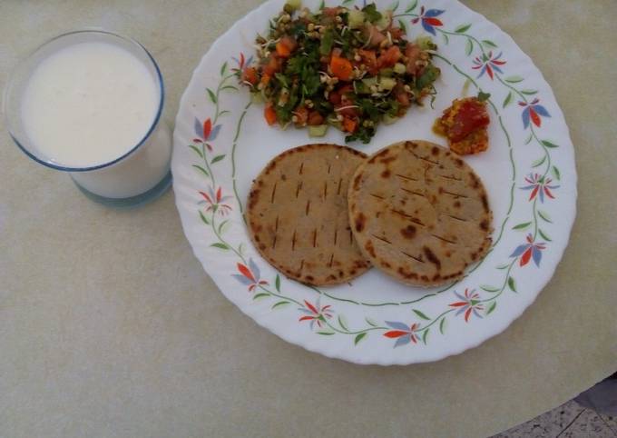 Mixed sprouts salad and Bhakri Recipe by Kiran Chhatbar - Cookpad